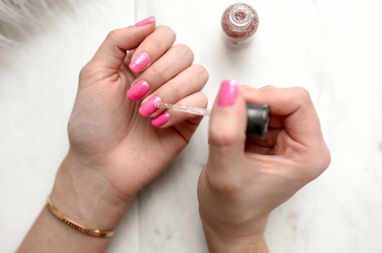 Diseños fáciles para pintarse las uñas en casa - HeyHeyHello!